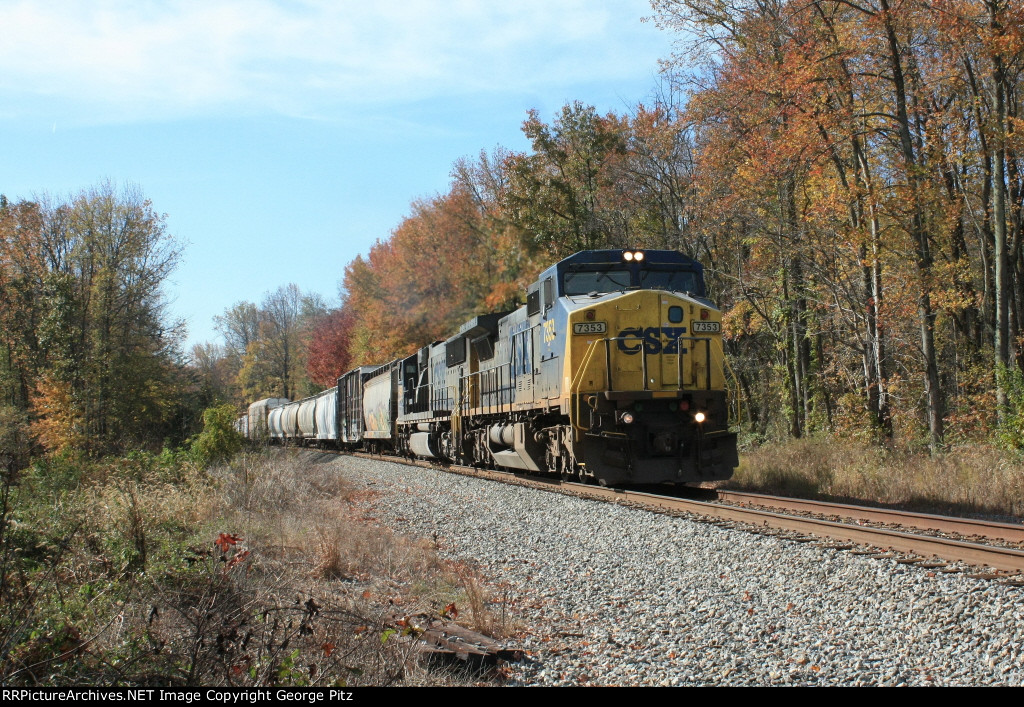 CSX 7353 and train Q370